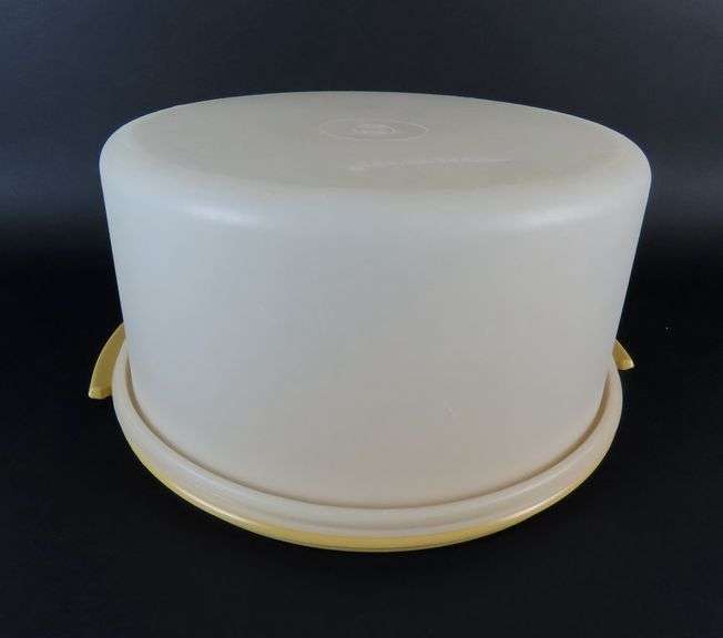 Vintage Tupperware Cake Carrier - GC5 Auctions