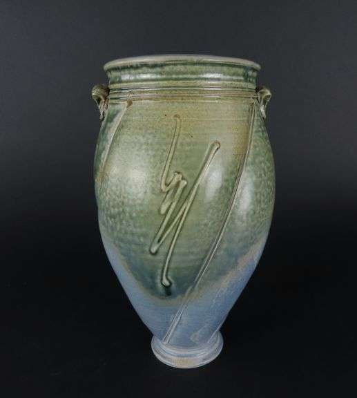 Beautiful Signed Pottery Vase - GC5 Auctions