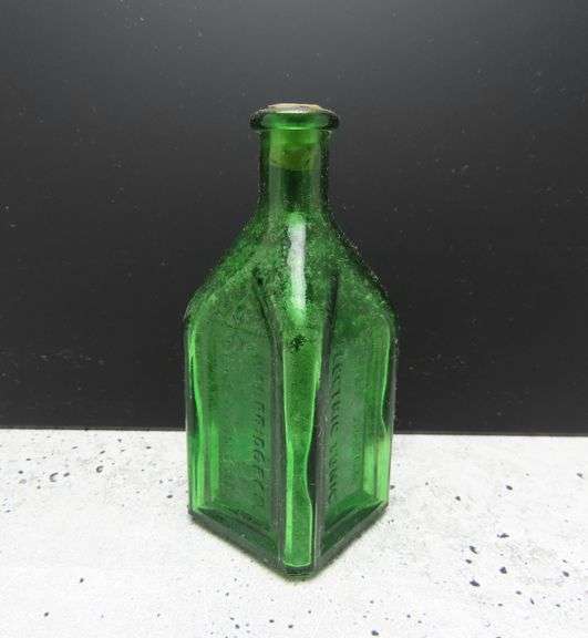 Tiny Vintage Cathedral Brand Chief Wahoo Electric Tonic Bottle - GC5 ...