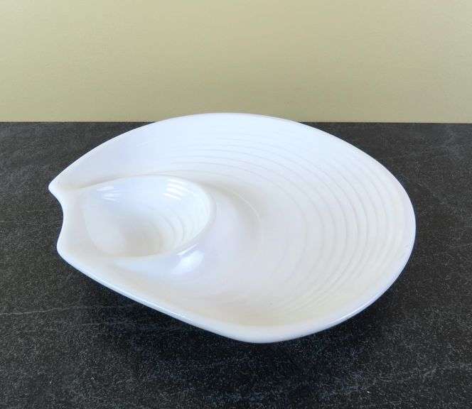 Vintage "Shell" Chip & Dip Plate - Made in Japan - GC5 Auctions