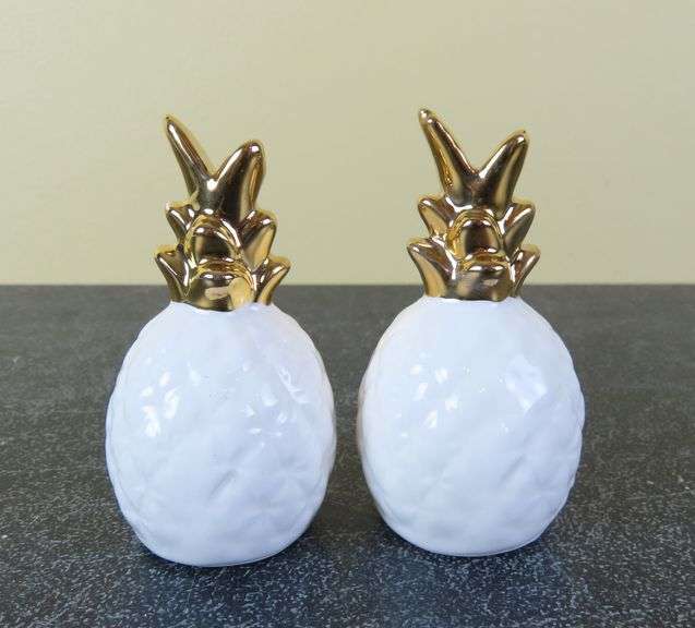 Ceramic Pineapple Salt & Pepper Shakers - GC5 Auctions