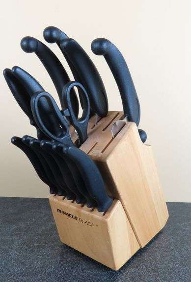 13 Piece Miracle Blade Knife Set in Wooden Block - GC5 Auctions