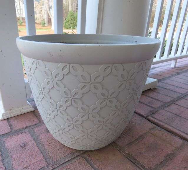 Large Round Plastic Planter - GC5 Auctions