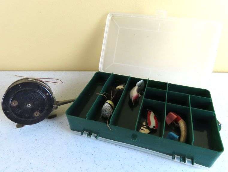 Automatic Mohawk Martin 81 Fishing Reel with Small Tackle Box - GC5 ...