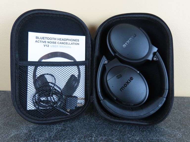 Moxie Bluetooth Noise Cancelling Headphones in Carry Case - GC5 Auctions