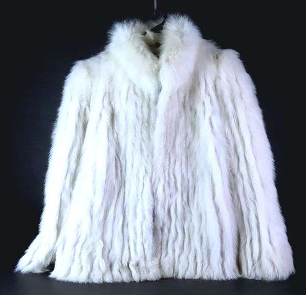 Beautiful Natural Blue Fox Jacket - Size Large - GC5 Auctions