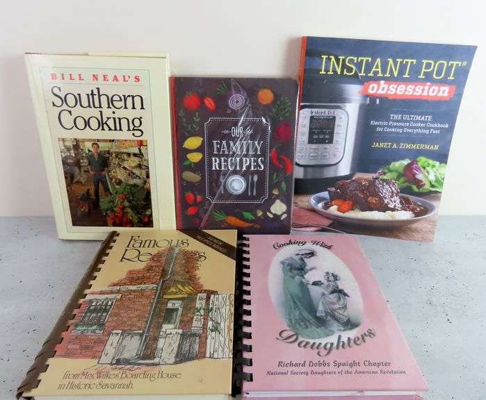Lot of 5 Cookbooks with Recipe Album - GC5 Auctions