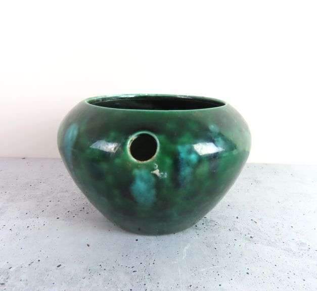 "The Violet Pot" Ceramic Planter - GC5 Auctions