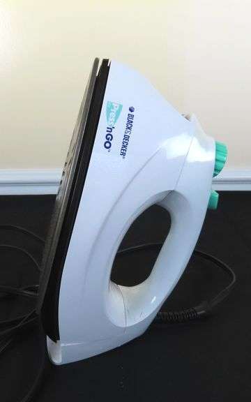 Black & Decker Press & Go Iron - GC5 Auctions