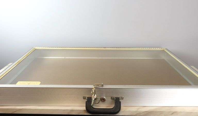 Large Aluminum Glass Top Allstate Mfg. Display Case with Keys - GC5 ...