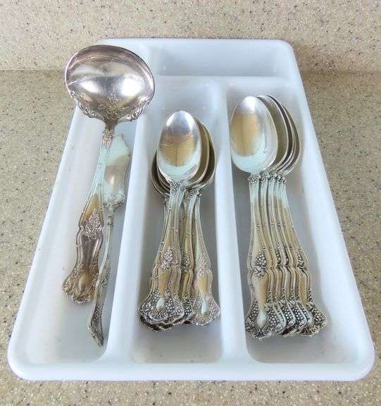 20 Pieces of WM Rogers Triple Plate Flatware in Tray - GC5 Auctions