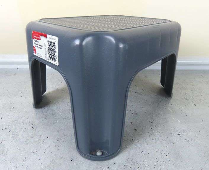Rubbermaid Step Stool - GC5 Auctions