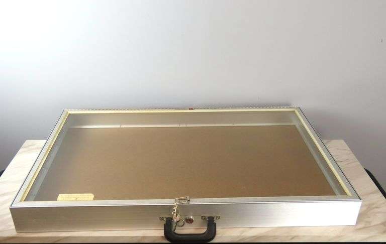 Large Aluminum Glass Top Allstate Mfg. Display Case with Keys - GC5 ...