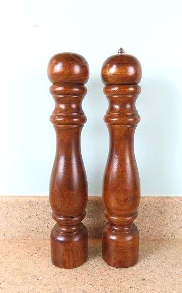 Tall Wooden Salt Shaker & Pepper Mill - GC5 Auctions
