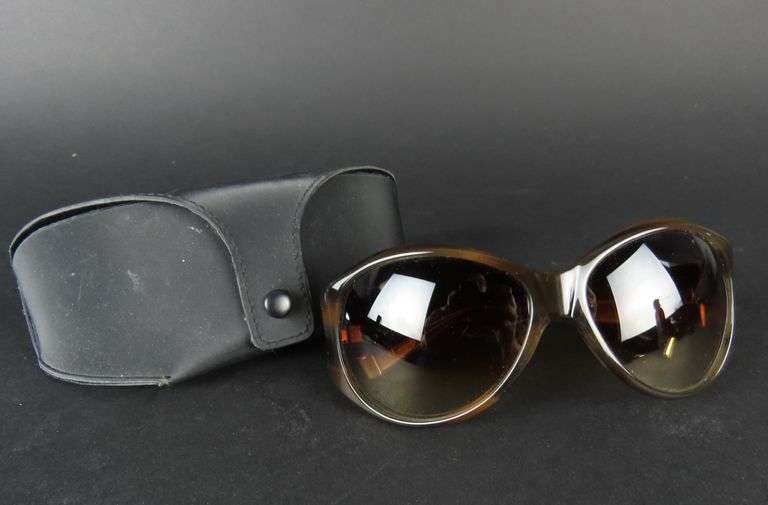 Vintage Oliver Peoples "Coquette" Sun Glasses in Case - GC5 Auctions