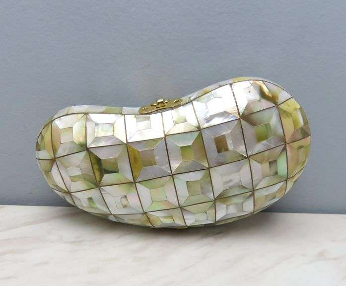 Stunning Abalone Shell Leather Lined Clutch Purse - GC5 Auctions