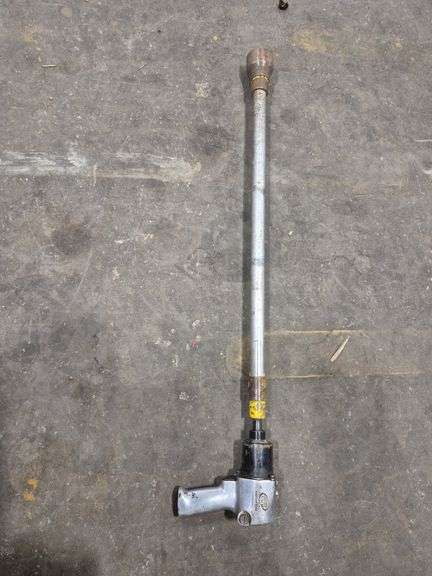 Air Impact Gun with Extension and Socket - Hanna Auctions