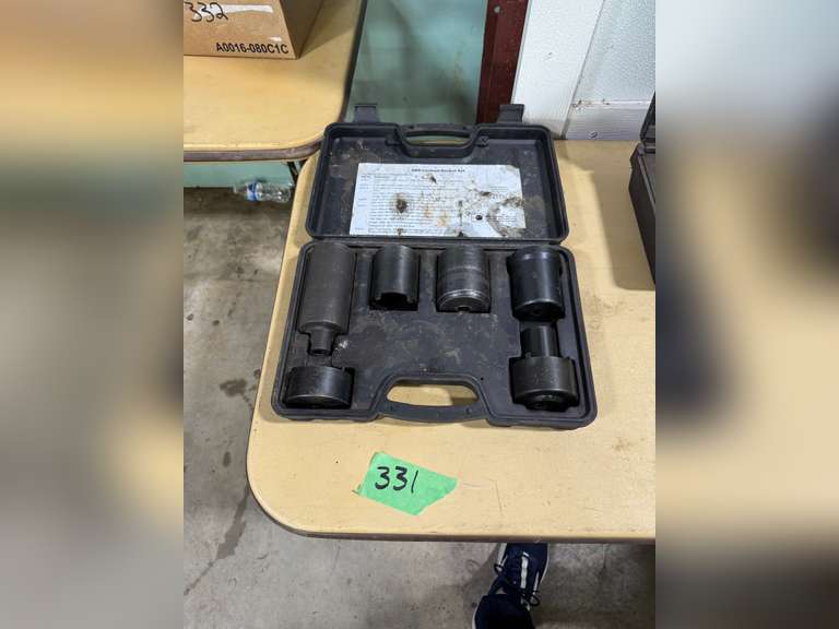 4WD LOCKNUT SOCKET SET - Godby Realty & Auction