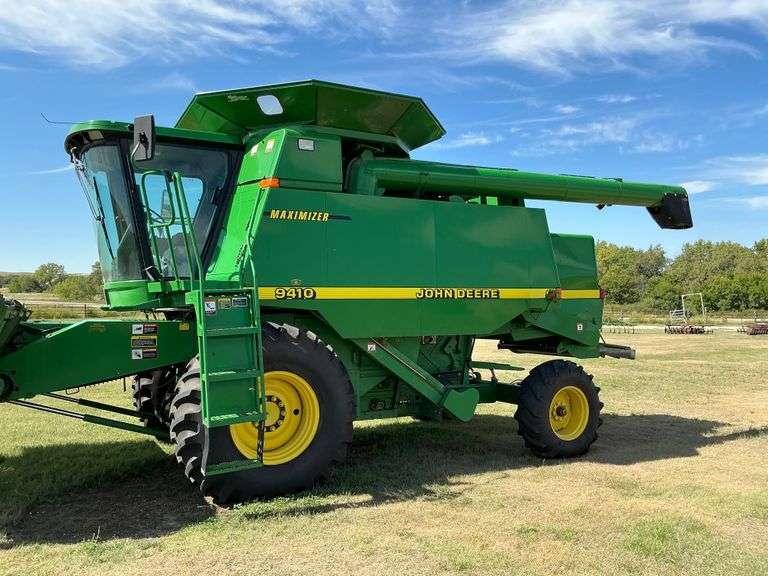 John Deere 9410 Combine - Gran Auction Service