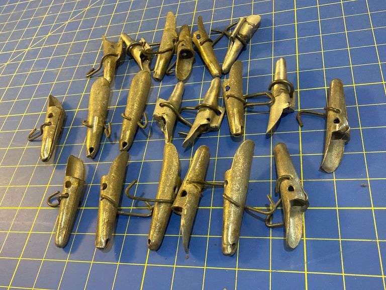 Maple syrup, metal spiles (20) - Gregg Auctions