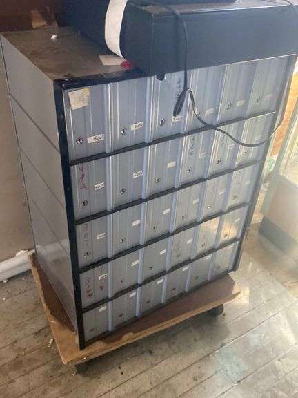 Mail box lockers - Gregg Auctions