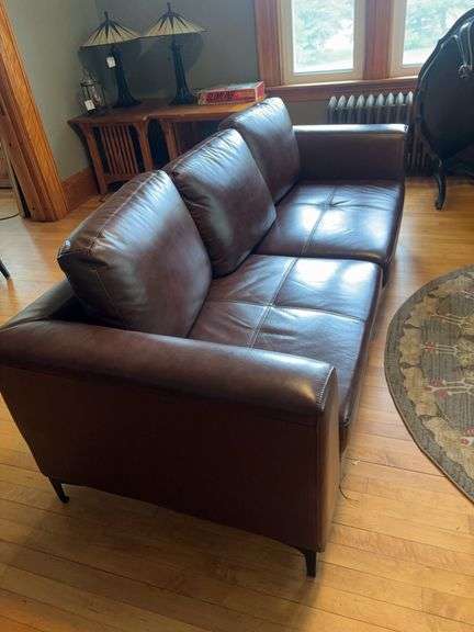 Leather couch - Gregg Auctions
