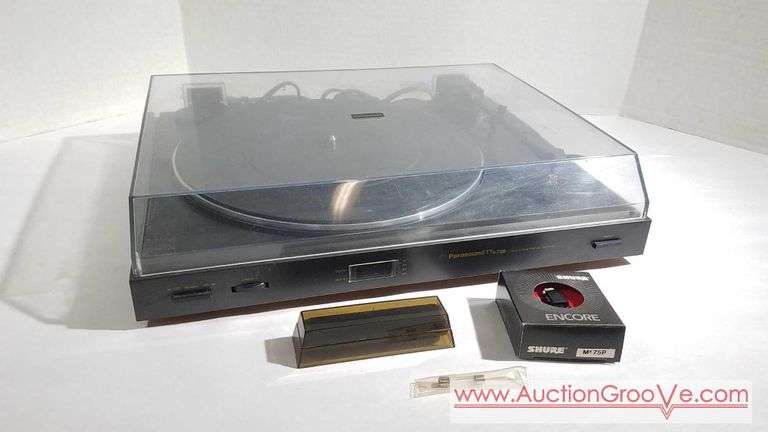 Parasound stereo turntable model TTb720, for 33 & 45 records. Includes ...