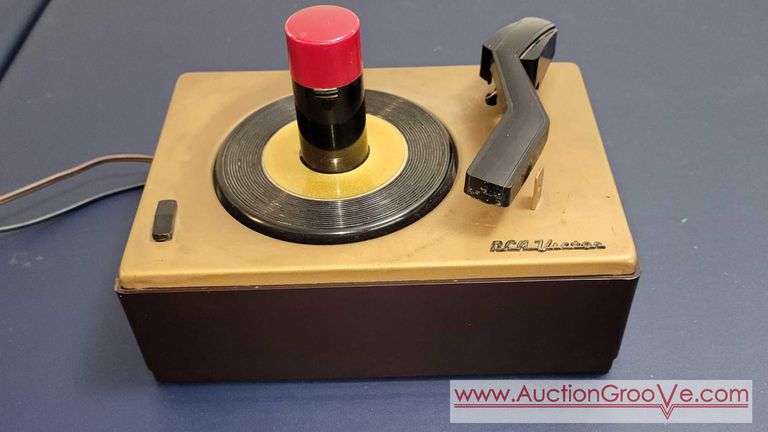 Vintage RCA Victor 45-J-2 45 RPM Bakelite Record Player. Turntable runs ...