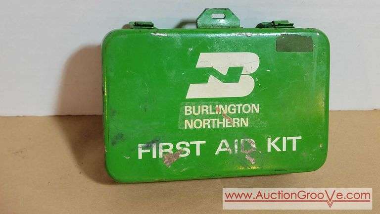BURLINGTON NORTHERN RAILROAD FIRST AID KIT. See photos for details. GS ...