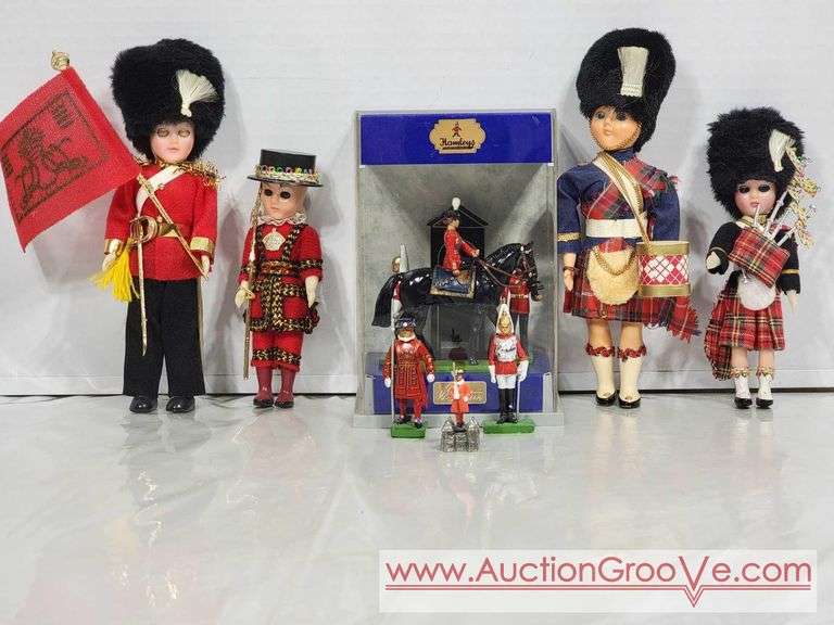 Royal Guard Dolls and Hamleys Hand Painted Metal Soldiers. LR ...