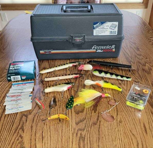 MUSKIE LURES & More! All shown in photos fits nicely in the Fenwick big ...
