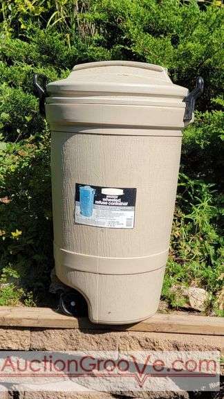 GOTT Bruiser, Wheeled Refuse Container with locking handles & top. 32 ...