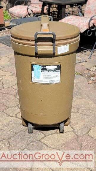 GOTT Bruiser, GREEN Wheeled Refuse Container with locking handles & top ...
