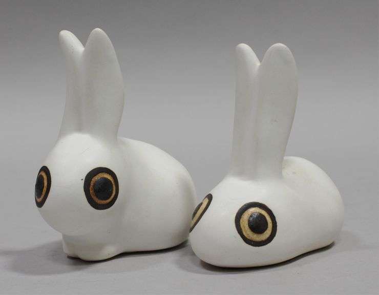 STRAWBERRY HILL RABBIT FIGURES (2) - Hodgins Halls Auction Group