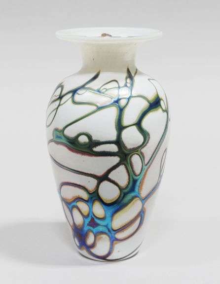 ROBERT HELD ART GLASS VASE - Hodgins Halls Auction Group