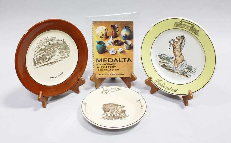 MEDALTA CABINET PLATES (4) - Hodgins Halls Auction Group
