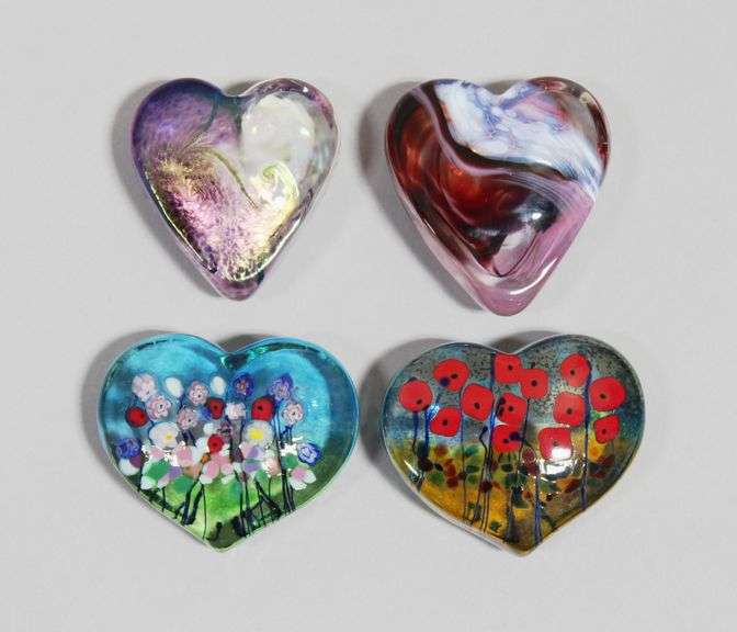 ROBERT HELD ART GLASS HEART COLLECTION (4) - Hodgins Halls Auction Group