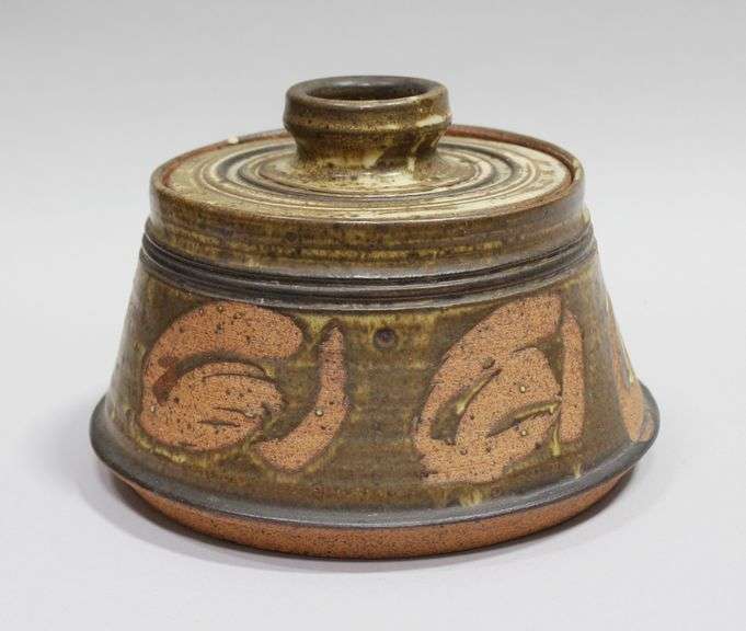 NEIL PATTERSON STONEWARE POTTERY COVERED POT - Hodgins Halls Auction Group