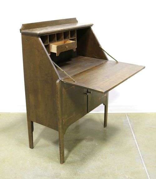 ARTS & CRAFTS SLOPED FRONT DESK - Hodgins Halls Auction Group
