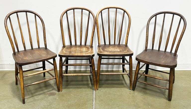 FARMHOUSE HOOP BACK / SPINDLE BACK CHAIRS (4) - Hodgins Halls Auction Group
