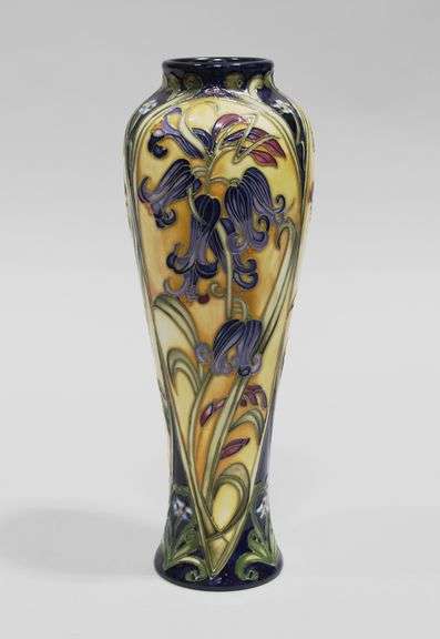 MOORCROFT POTTERY "LOVELOCK" VASE - Hodgins Halls Auction Group