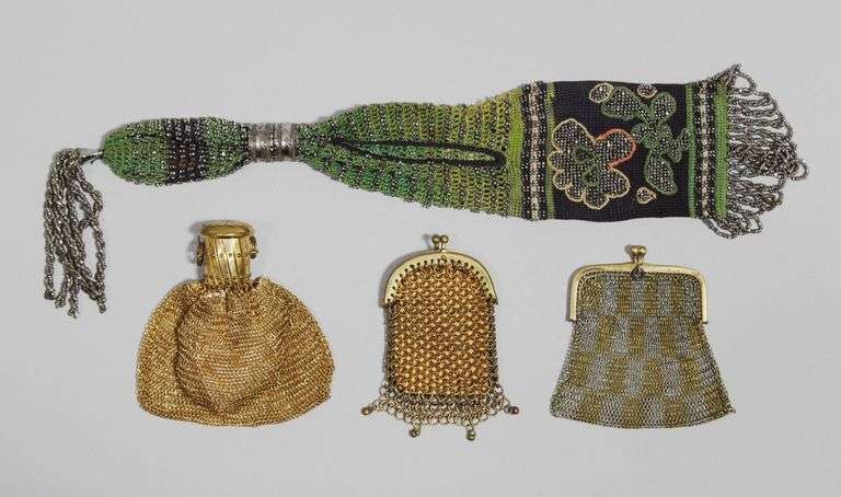 EARLY 20th CENTURY MESH PURSE COLLECTION (4) - Hodgins Halls Auction Group