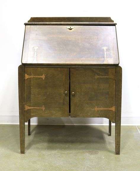 ARTS & CRAFTS SLOPED FRONT DESK - Hodgins Halls Auction Group