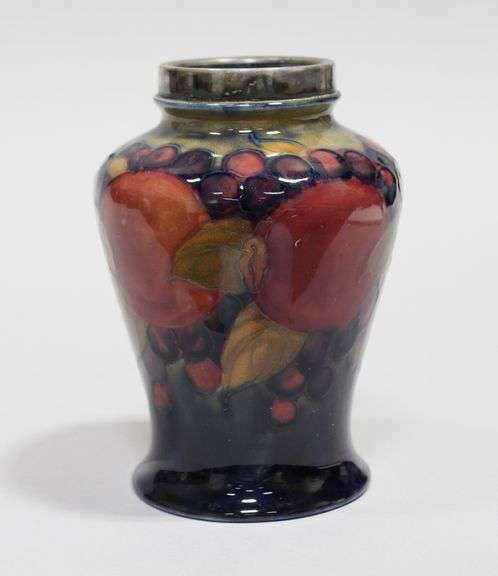 MOORCROFT POTTERY "POMEGRANATE" VASE - Hodgins Halls Auction Group