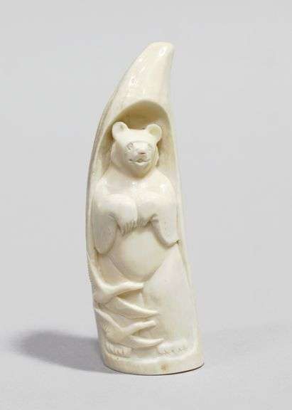 CARVED WHALE TOOTH - Hodgins Halls Auction Group