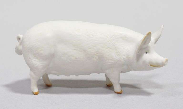 BESWICK PORCELAIN PIG FIGURE - Hodgins Halls Auction Group