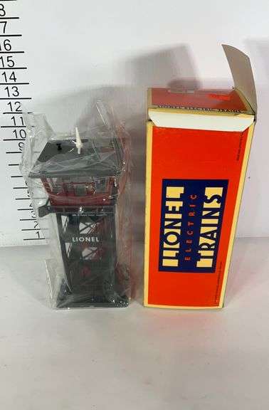 Lionel Illuminated Operating control tower in original box - Hash Auctions