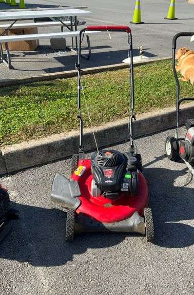Yard Machines Push Mower, 21”cut, 125cc engine, Runs - Hash Auctions