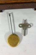 Wooden Seth Thomas mantle clock with key - Hash Auctions