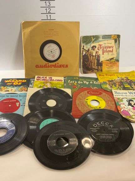 Records, 45rpms includes Roy Rogers, Treasure island, The Wizard of Oz ...